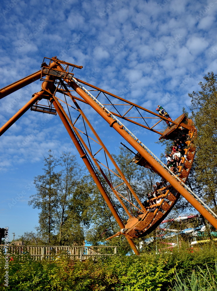 bateau pirate-parc d'attraction Stock Photo | Adobe Stock