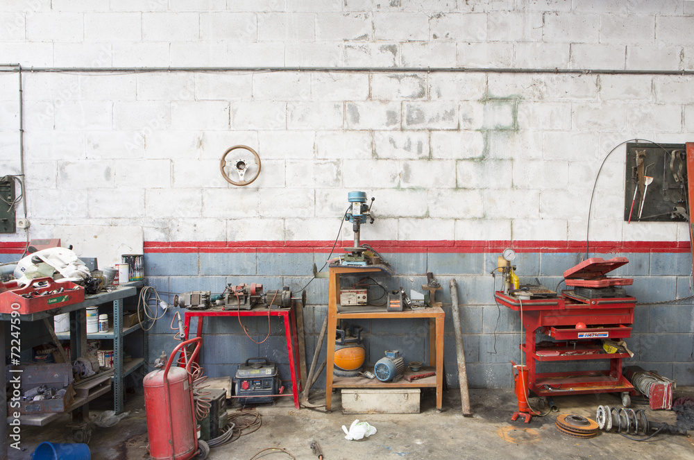 alte Autowerkstatt Stock-Foto | Adobe Stock