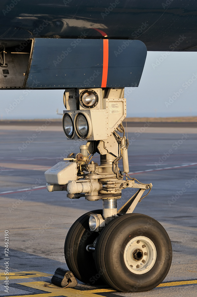 Foto de Wheels of an aircraft at the airport do Stock | Adobe Stock
