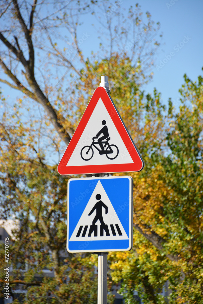 señal de trafico de paso de cebra Stock Photo | Adobe Stock