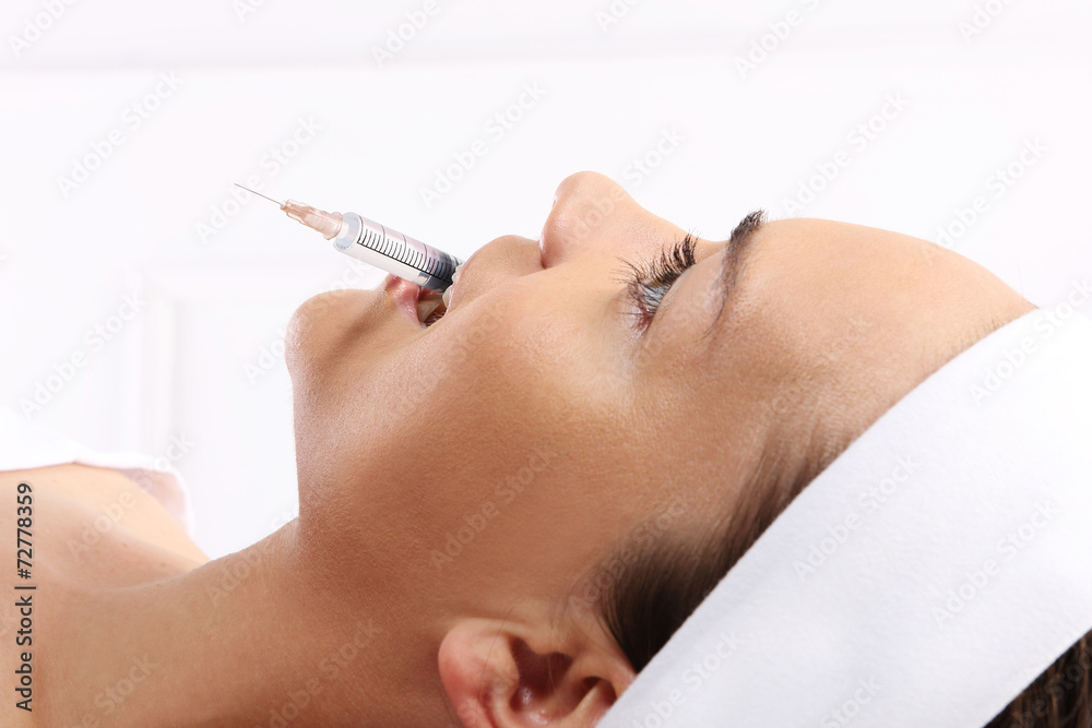 Kobieta ze strzykawka Stock Photo | Adobe Stock