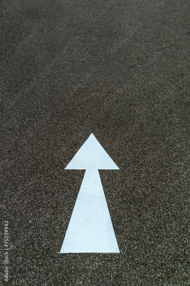 Pfeil als Wegweiser Stock Photo | Adobe Stock
