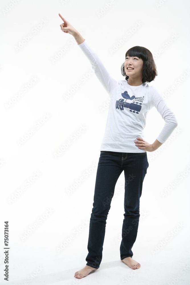 Foto de 스튜디오 안의 젊은 여성 다양한 포즈 do Stock | Adobe Stock