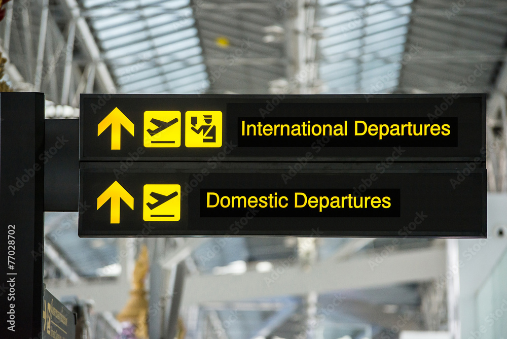 Foto de Airport Departure & Arrival information board sign do Stock ...