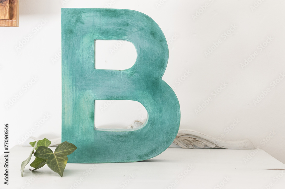 letra B azul de madera Stock Photo | Adobe Stock