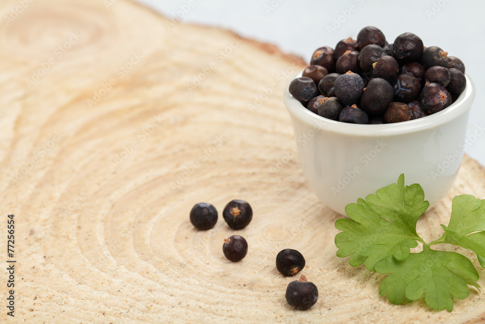 Wacholderbeeren Stock-Foto | Adobe Stock