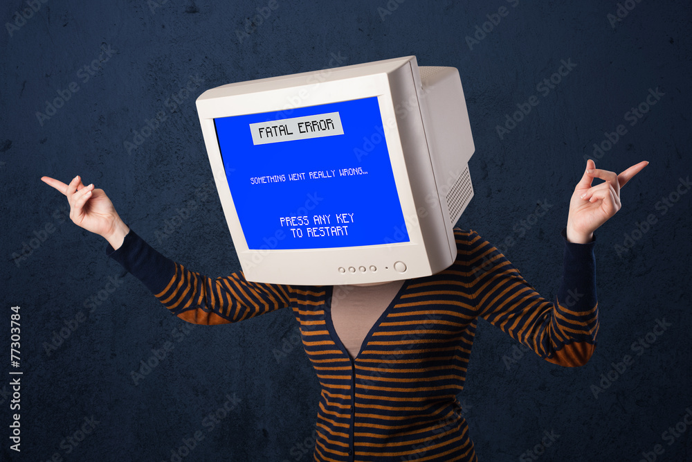 Person with a monitor head and fatal error blue screen on the di foto ...