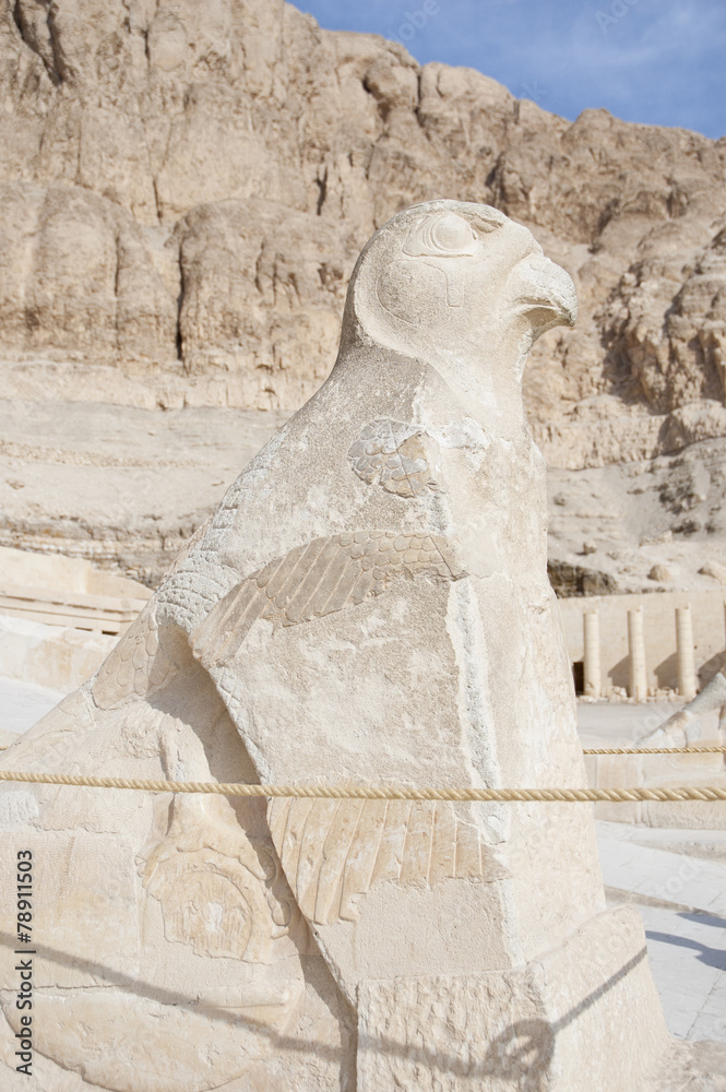 Estatua de Horus en el Templo de Hatshepsut, Egipto. Stock Photo ...