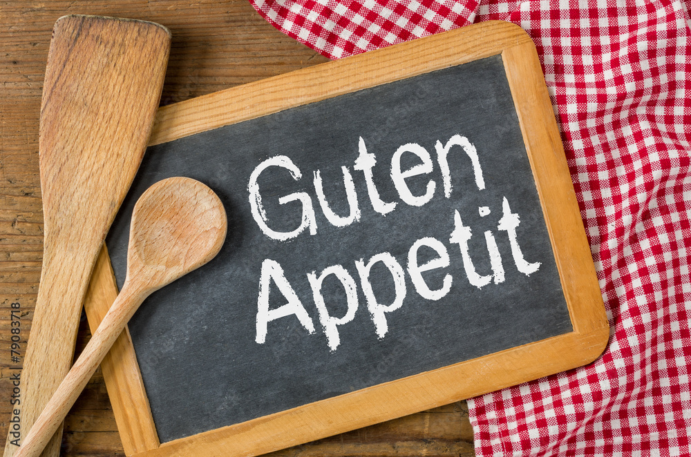 Tafel auf rustikalem Hintergrund - Guten Appetit Stock-Foto | Adobe Stock
