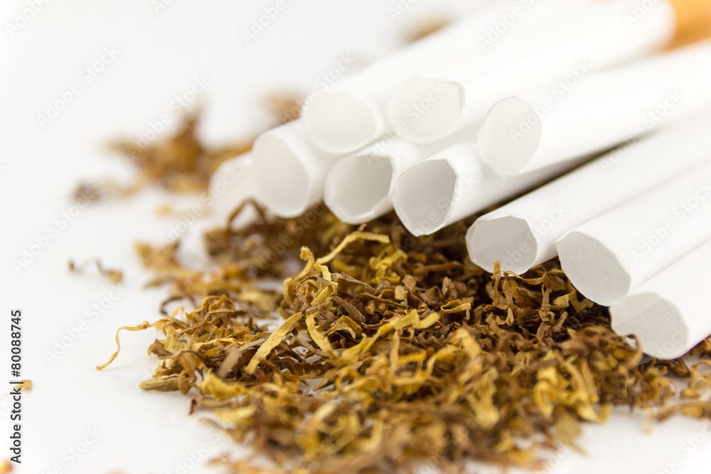 zigaretten mit tabak Stock-Foto | Adobe Stock