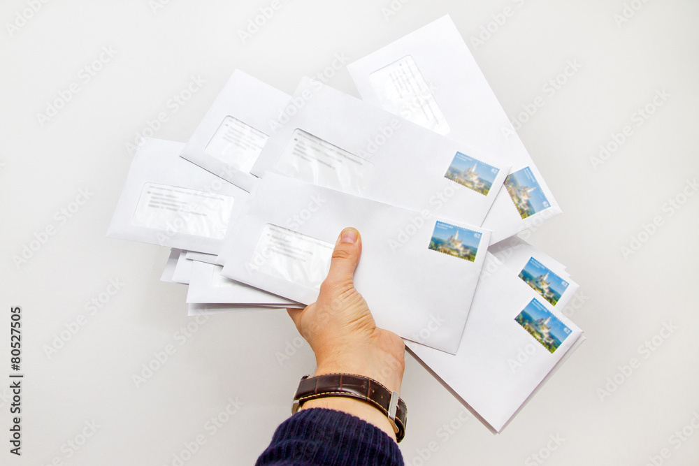 Briefe in der Hand Stock-Foto | Adobe Stock