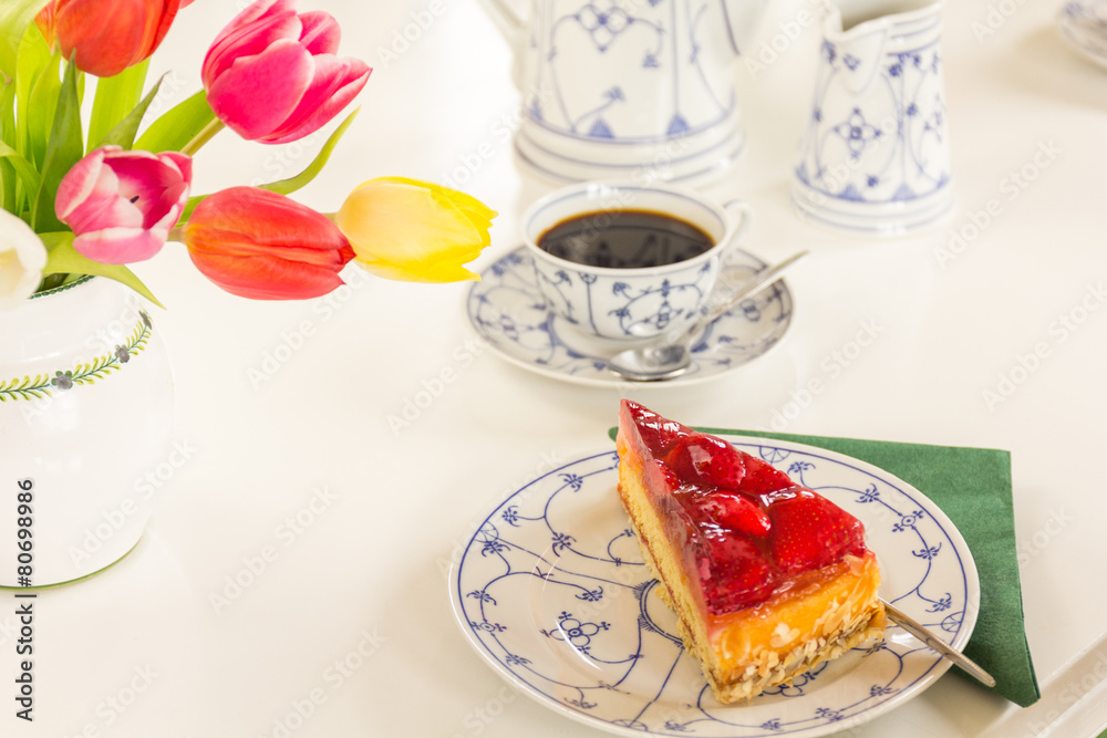 Kaffee und Kuchen Stock-Foto | Adobe Stock
