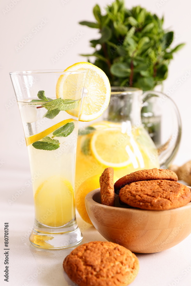 glass of homemade lemonade Stock-Foto | Adobe Stock