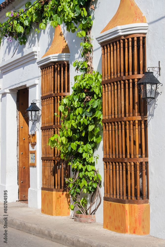 Hermosas calles y fachadas de las casas coloniales de la ciudad ...