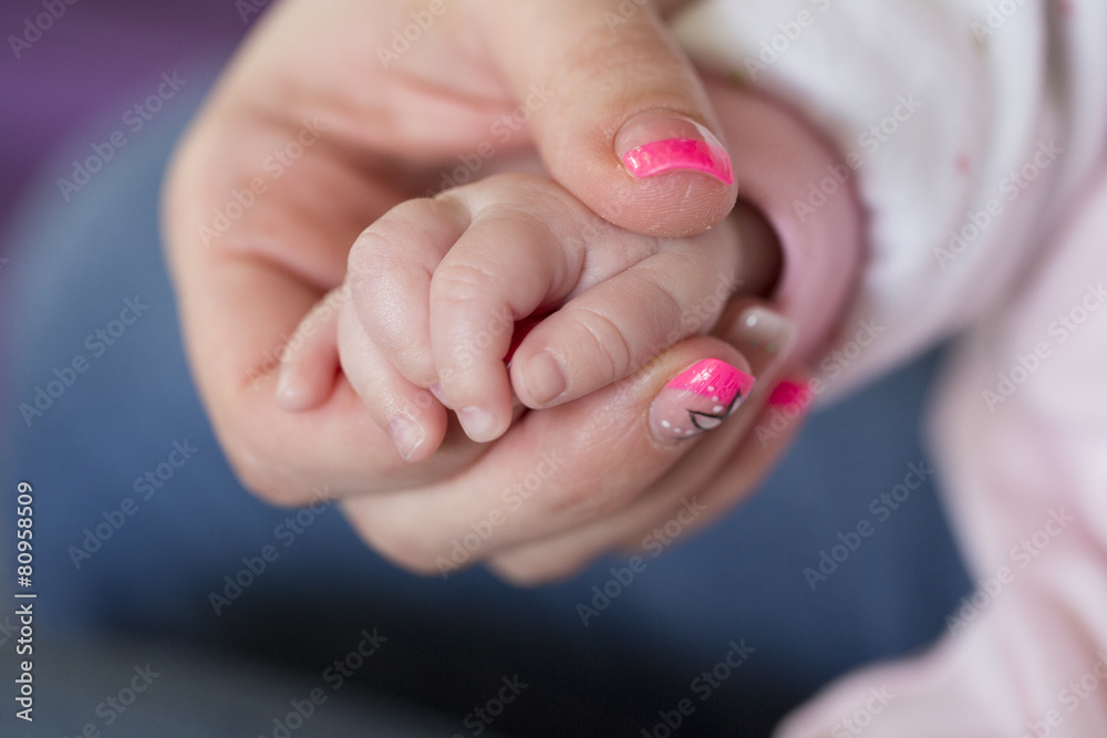 Kinderhand Stock-Foto | Adobe Stock