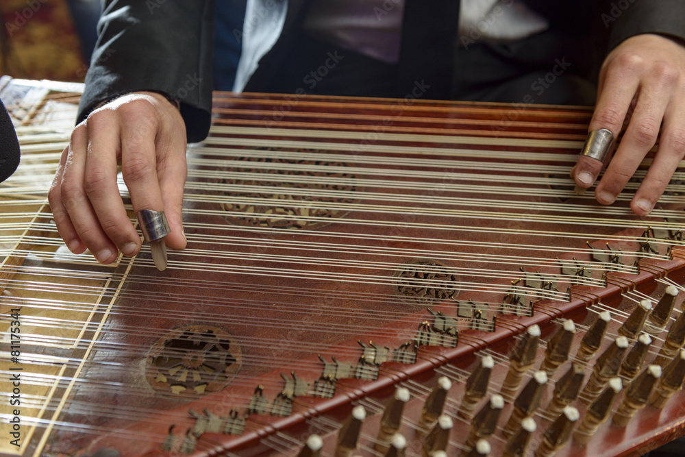 Fingers Playing Arabian Qanun Musical Instrument foto de Stock | Adobe ...