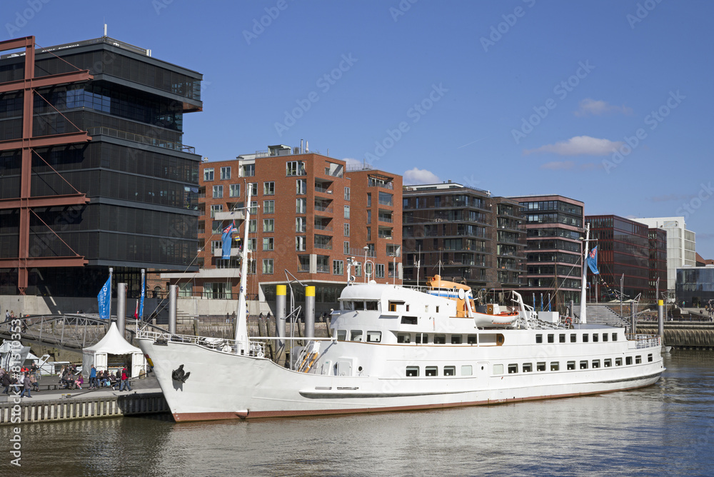 Altes Fahrgastschiff im Sandtorhafen in der Hafencity, Hamburg Stock ...