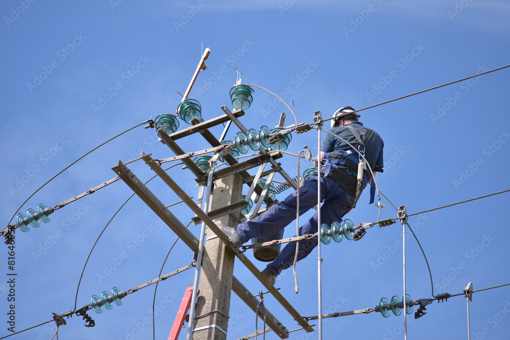 monteur electricien ligne aerienne 20000 v Photos | Adobe Stock