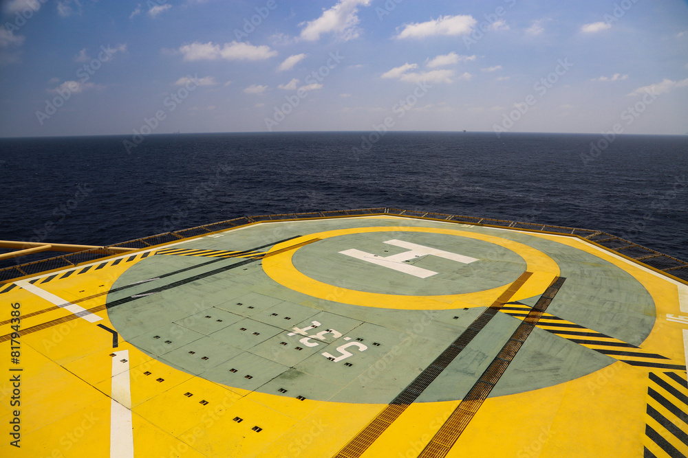 Helideck of oil and gas drilling rig in offshore industry Stock-Foto ...