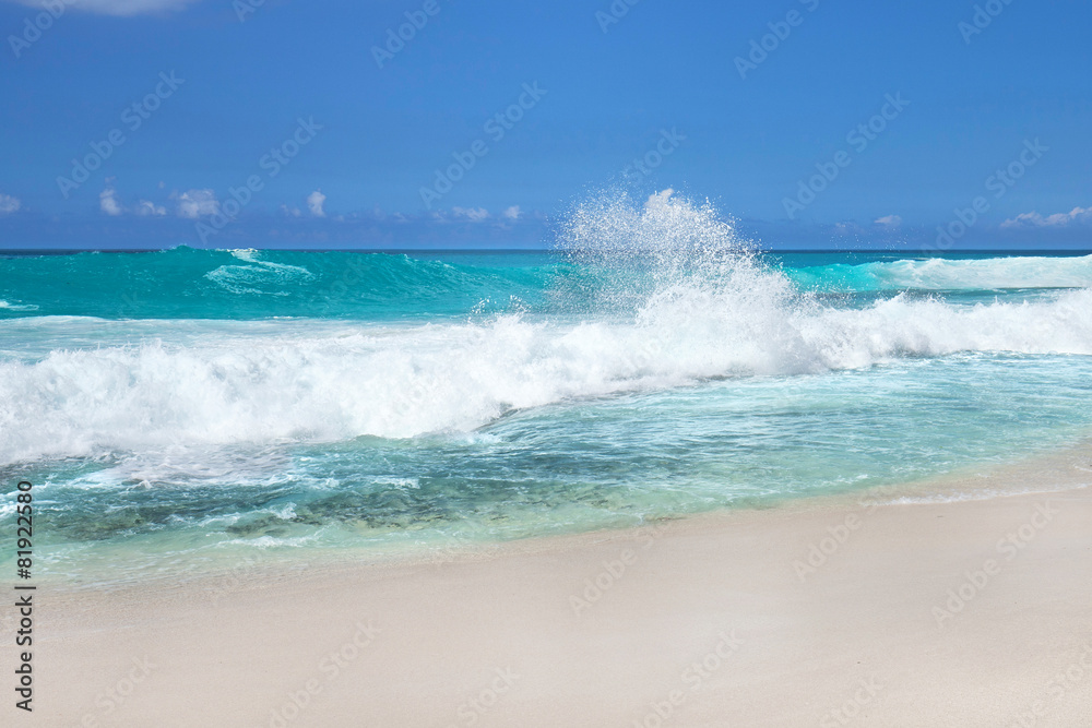 Wellen am Strand Stock-Foto | Adobe Stock