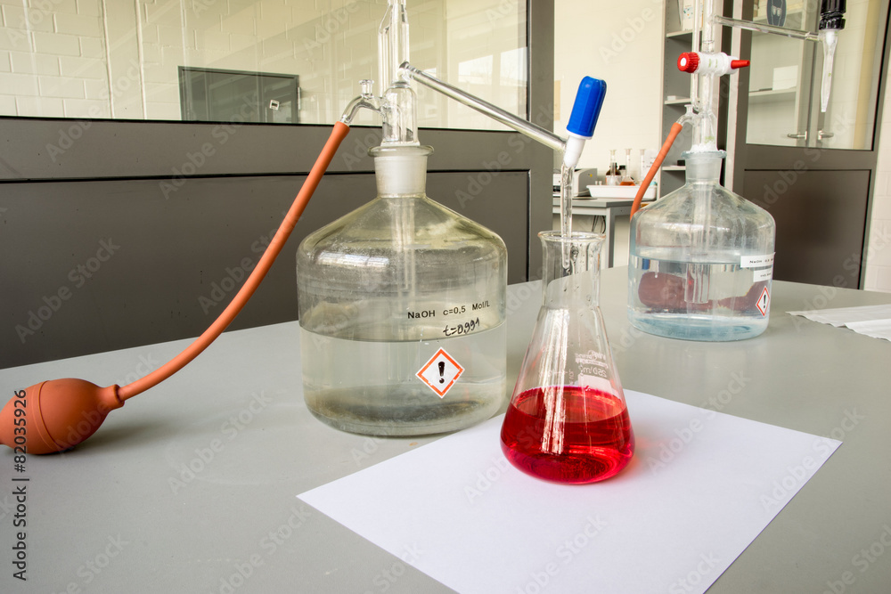 Titration im Labor Stock Photo | Adobe Stock