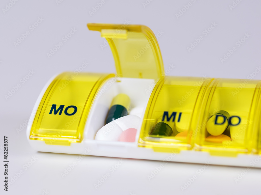 Tablettenbox - Medikamentenbox - Dosierbox - Tablettendose Stock Photo ...