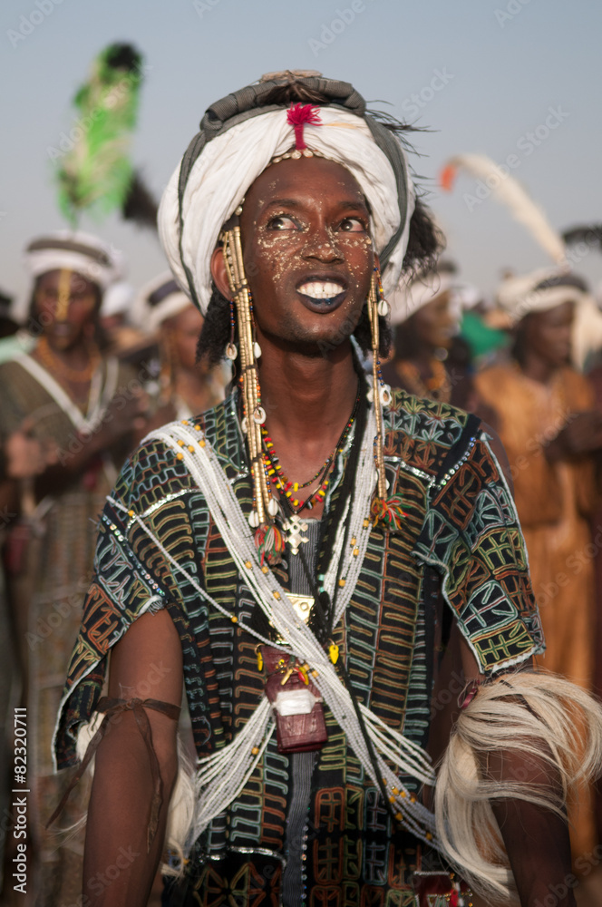 Wodaabe man dancing Yaake during Gerewol, Cure Salee, Niger Stock Photo ...