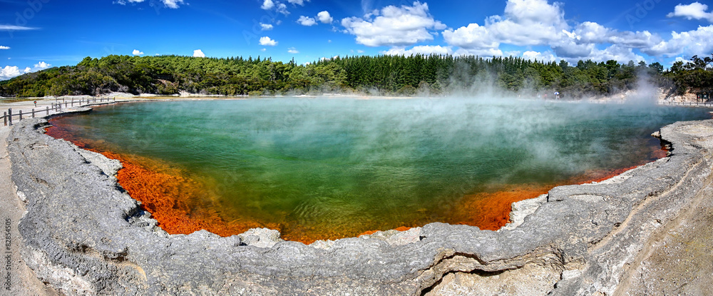 Thermal lake Champagne Pool at Wai-O-Tapu, New Zealand Stock Photo ...