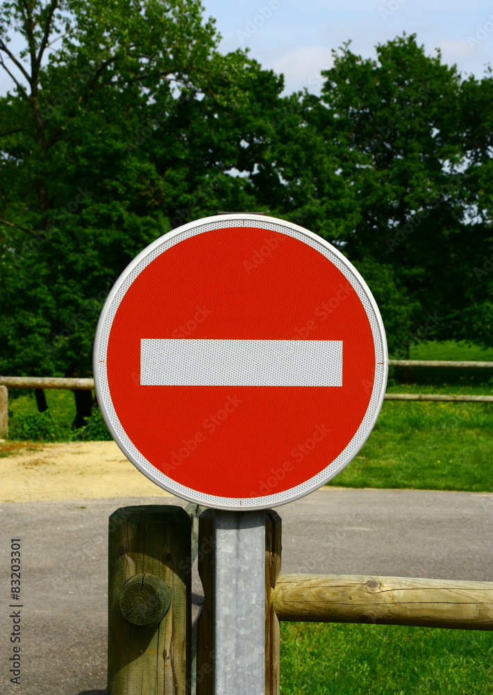 panneau sens interdit,signalisation sur parking Stock Photo | Adobe Stock
