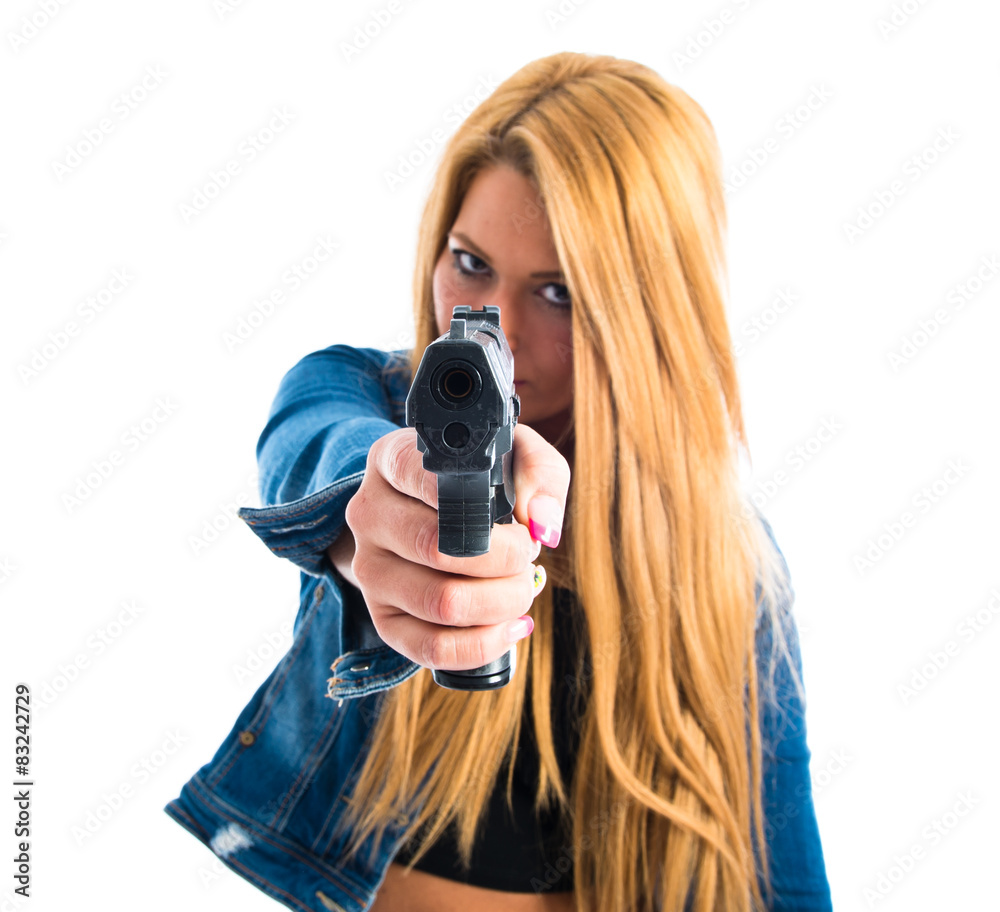 Blonde girl shooting with a pistol foto de Stock | Adobe Stock