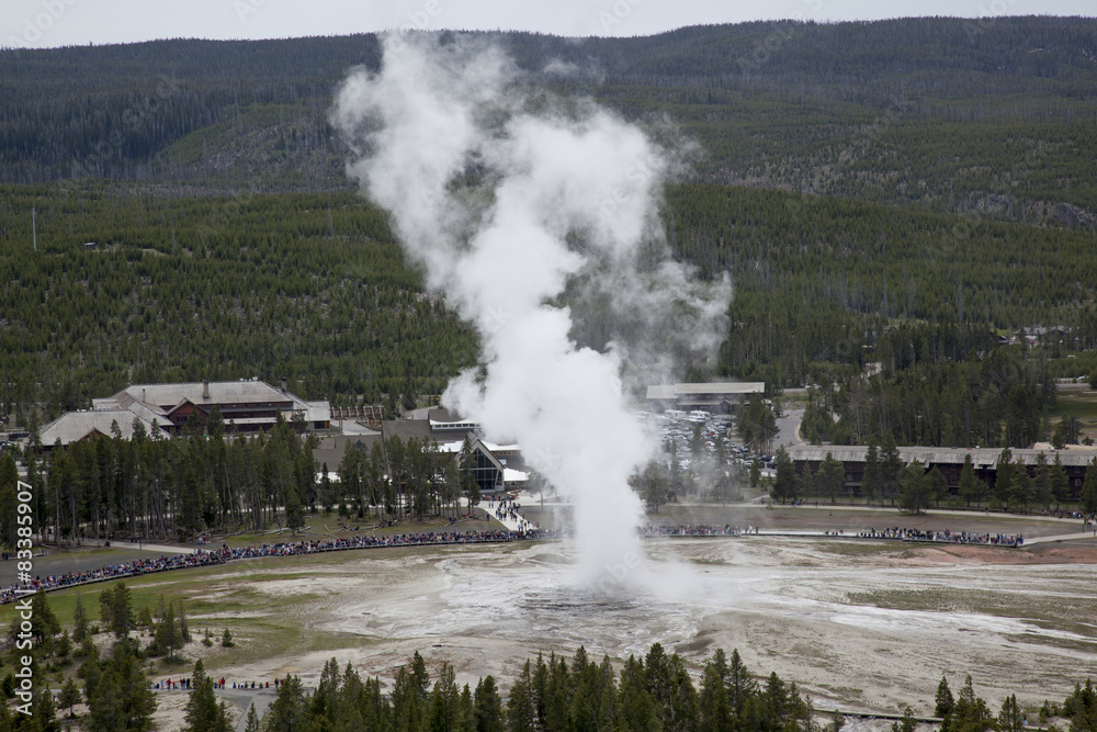 Foto de イエローストーン国立公園のオールドフェイスフル大間欠泉 do Stock | Adobe Stock