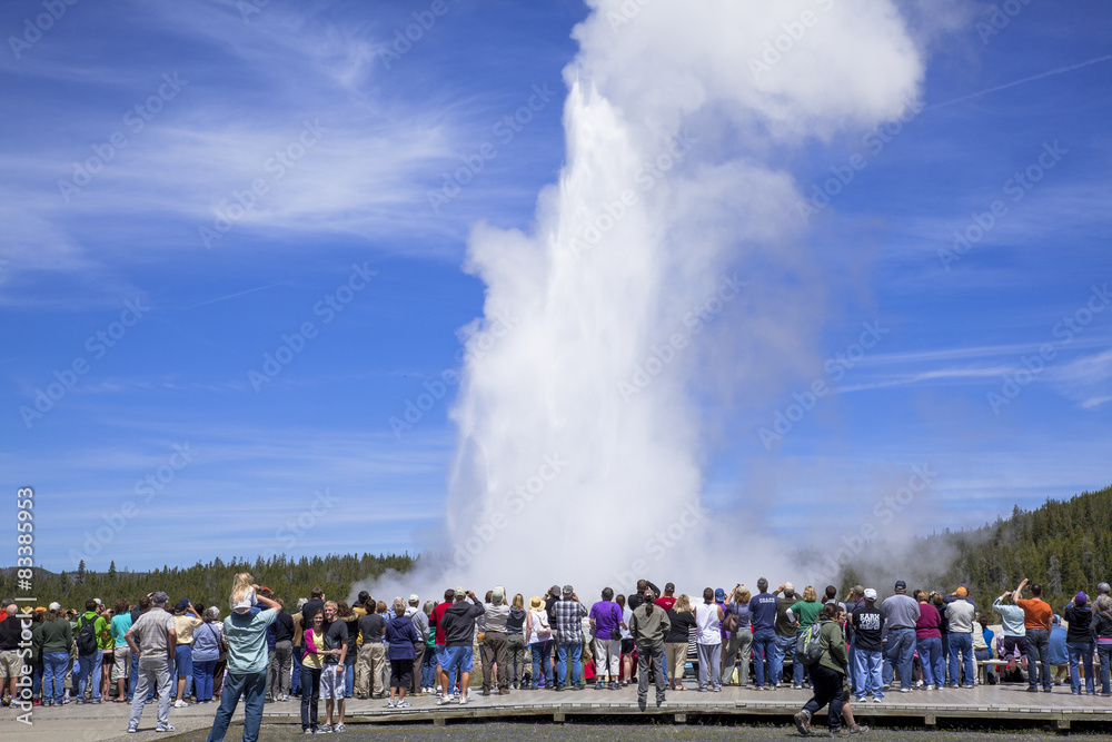 イエローストーン国立公園のオールドフェイスフル大間欠泉 Stock Photo | Adobe Stock