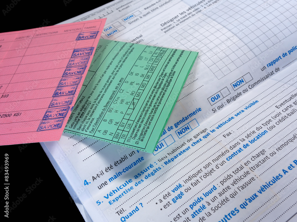 constat d'accident et papiers du véhicule Stock Photo | Adobe Stock