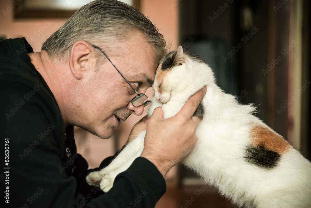Man and cat hugging фотография Stock | Adobe Stock