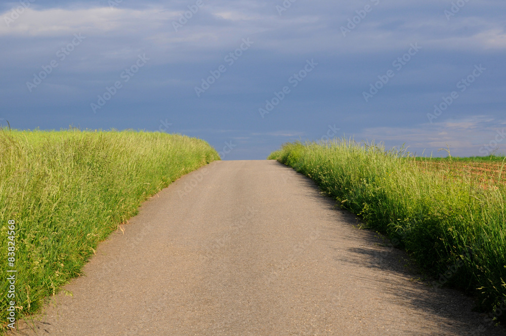 Strasse zum Horizont Stock-Foto | Adobe Stock