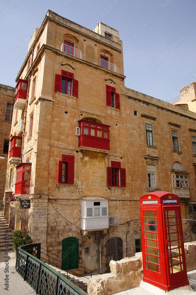 Immeuble maltais en pierre et ses bow-window Stock-Foto | Adobe Stock