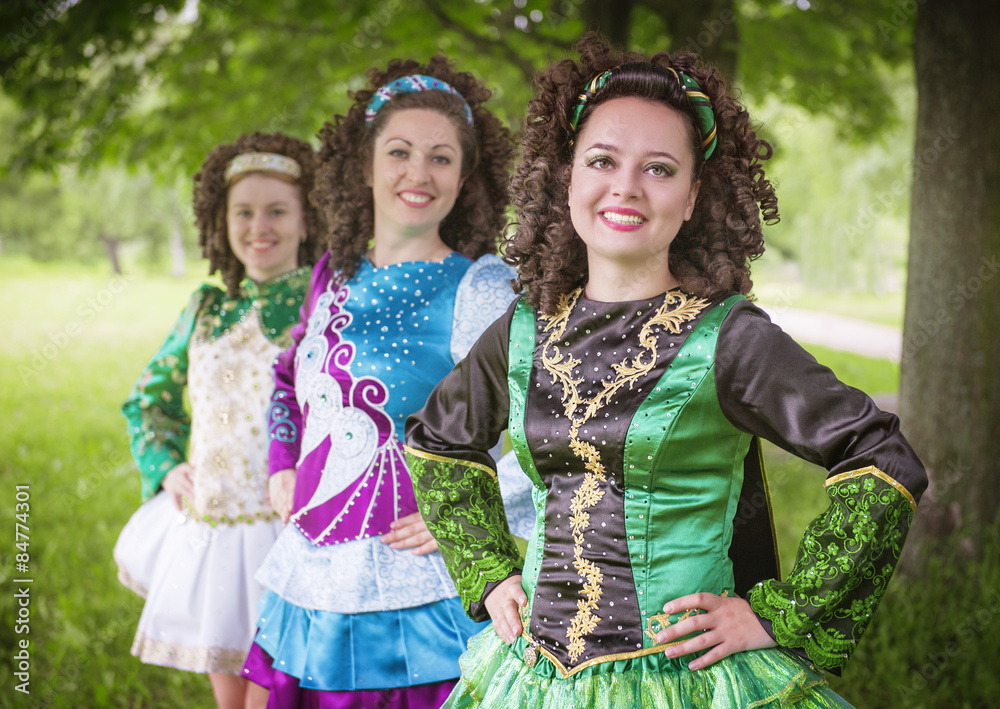 Traditional Irish Girls