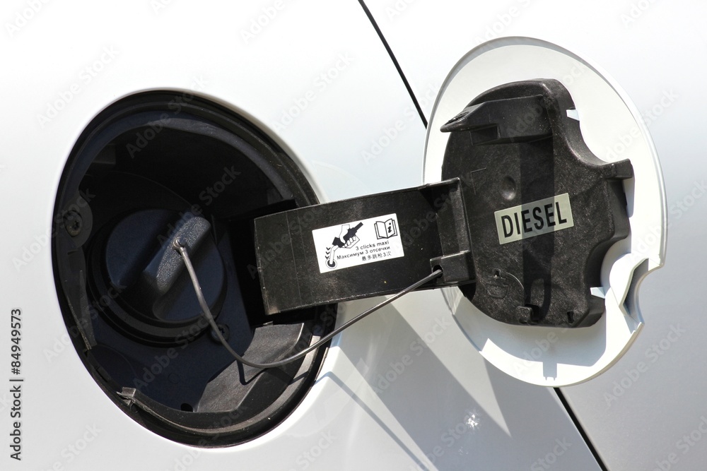 geöffneter Tankdeckel eines Diesel PKW Stock-Foto | Adobe Stock