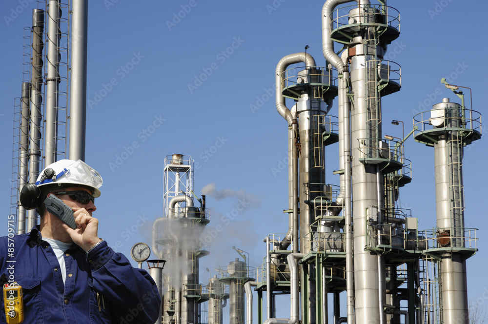oil and gas worker, large refinery pipelines and towers Stock Photo ...
