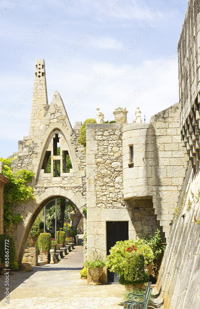 Conjunto arquitectónico de Gaudí en El Garraf, Barcelona foto de Stock ...