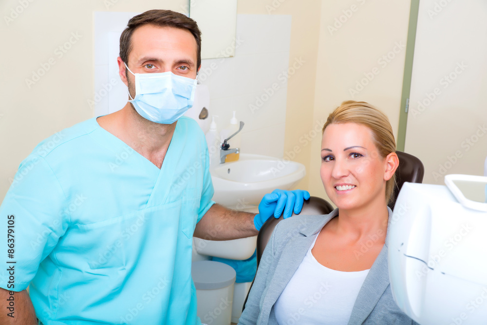 Untersuchung beim Zahnarzt Stock-Foto | Adobe Stock