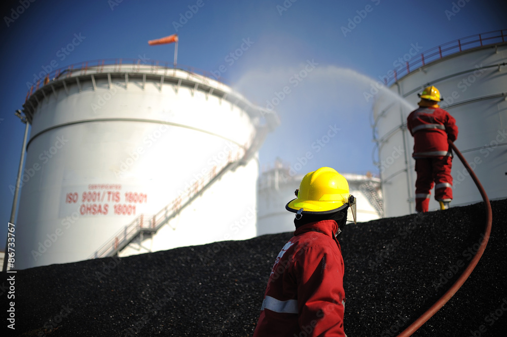 practice fireman extinguish oil spill petrochemical industrial. ภาพถ่าย ...
