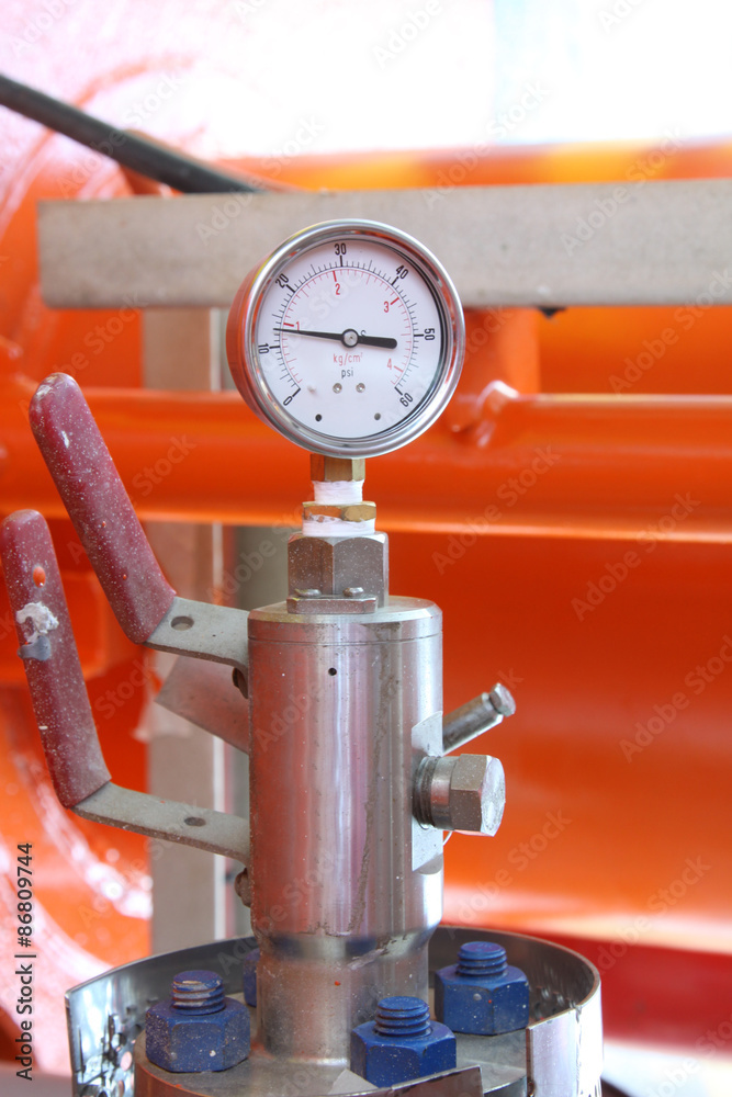 Pressure gauge for measuring pressure in the system, Oil and gas ...