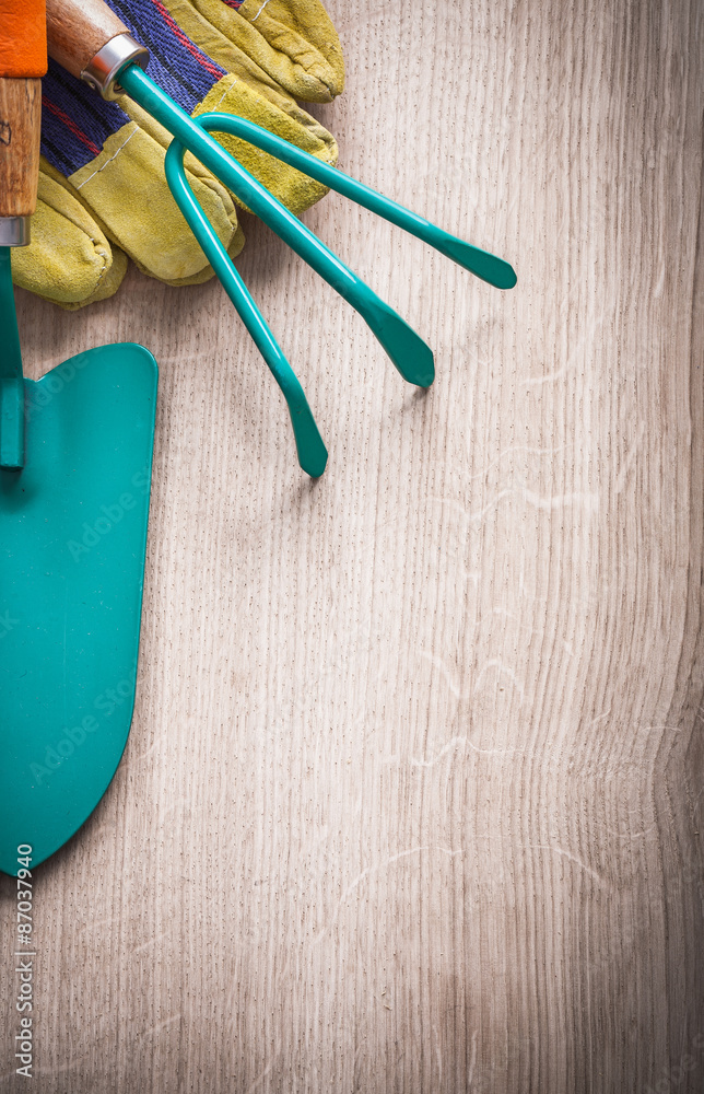 Gardening hand spade with metal rake and rubber safety gloves on Stock ...