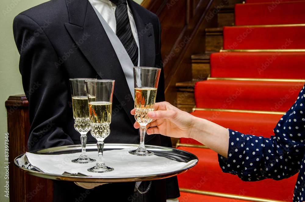 Butler serviert Champagner Stock-Foto | Adobe Stock