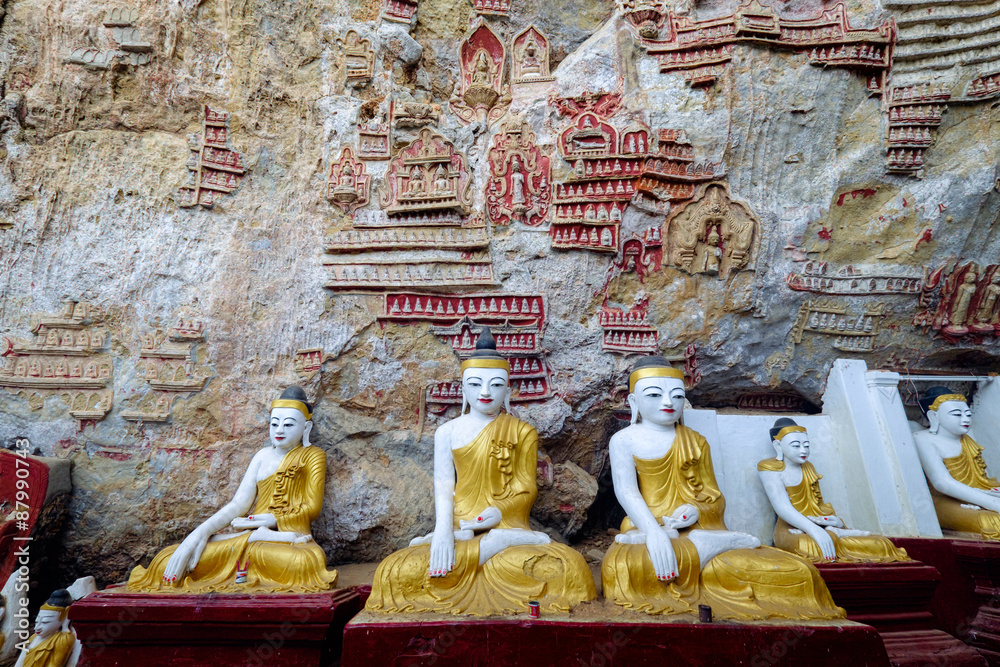 Foto Stock Kaw Goon Cave / Many of Buddha Images and Hundreds of rock ...