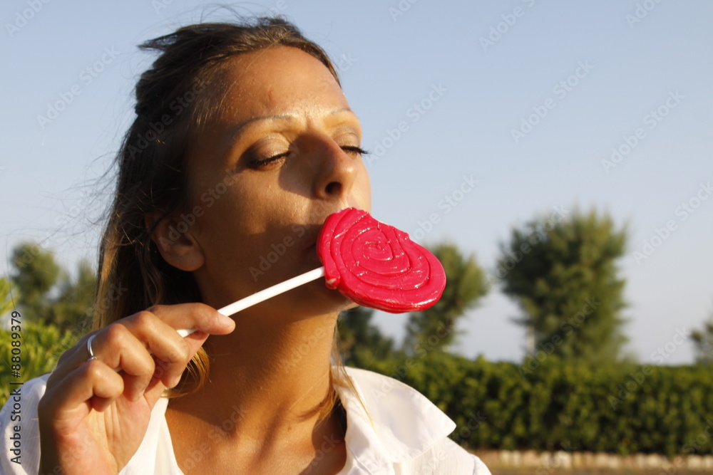 Foto Stock Ragazza Con Lecca Lecca Forma Di Cuore Adobe Stock 2697
