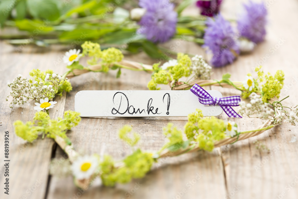 Blumen mit Dekoration und Anhänger: Danke! Stock-Foto | Adobe Stock