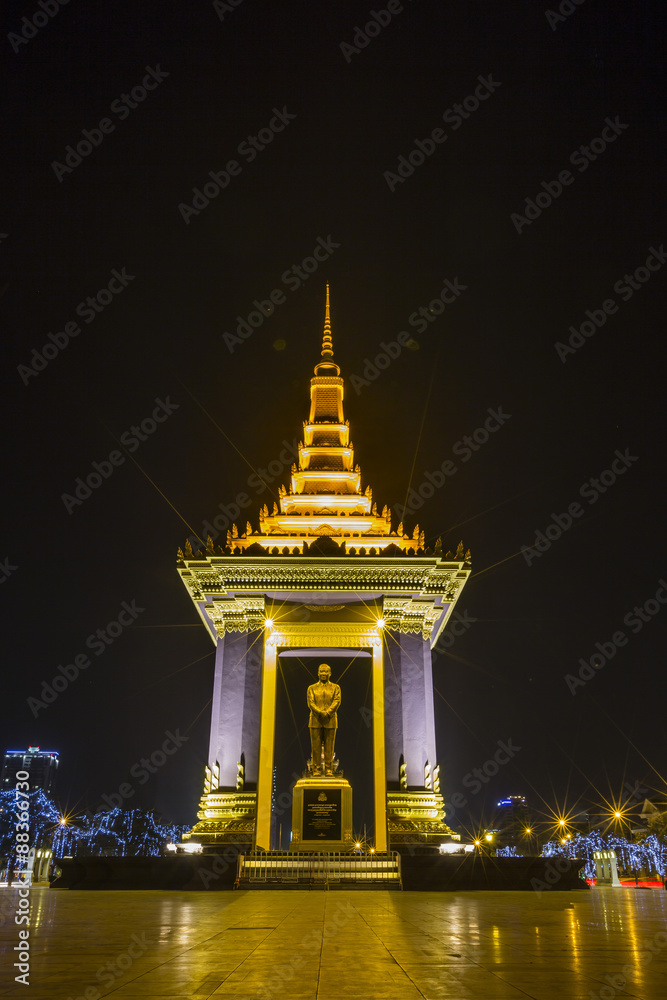 Night photograph of the Statue of Norodom Sihanouk, Phnom Penh ...