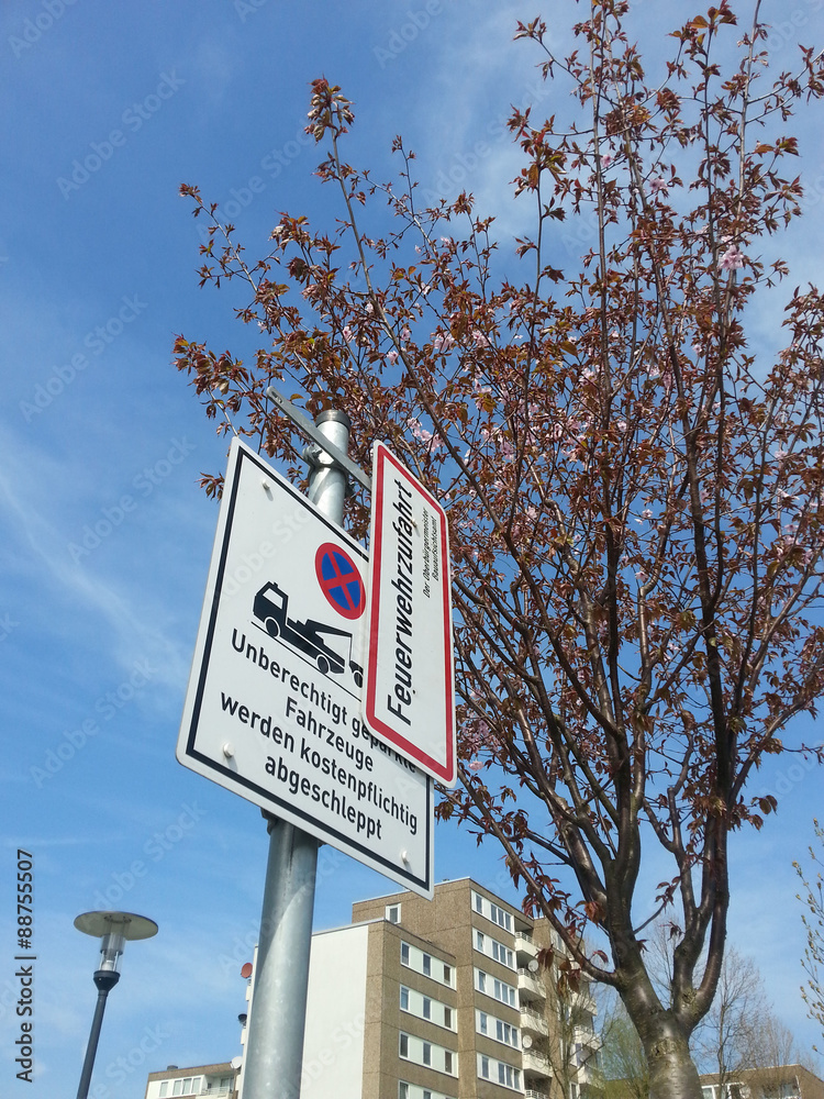 Parkverbot Abschleppen Stock-Foto | Adobe Stock